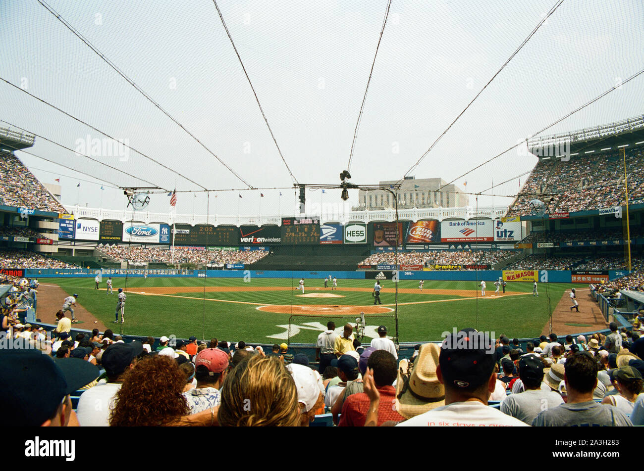 Original yankee stadium field during game hi-res stock photography and ...