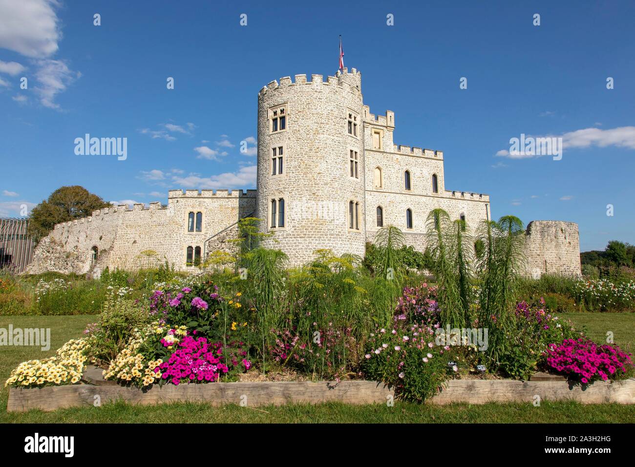 Tudor house and garden museum hi-res stock photography and images - Alamy