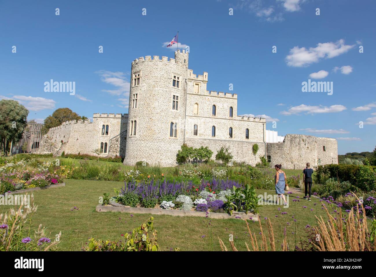 Tudor house and garden museum hi-res stock photography and images - Alamy