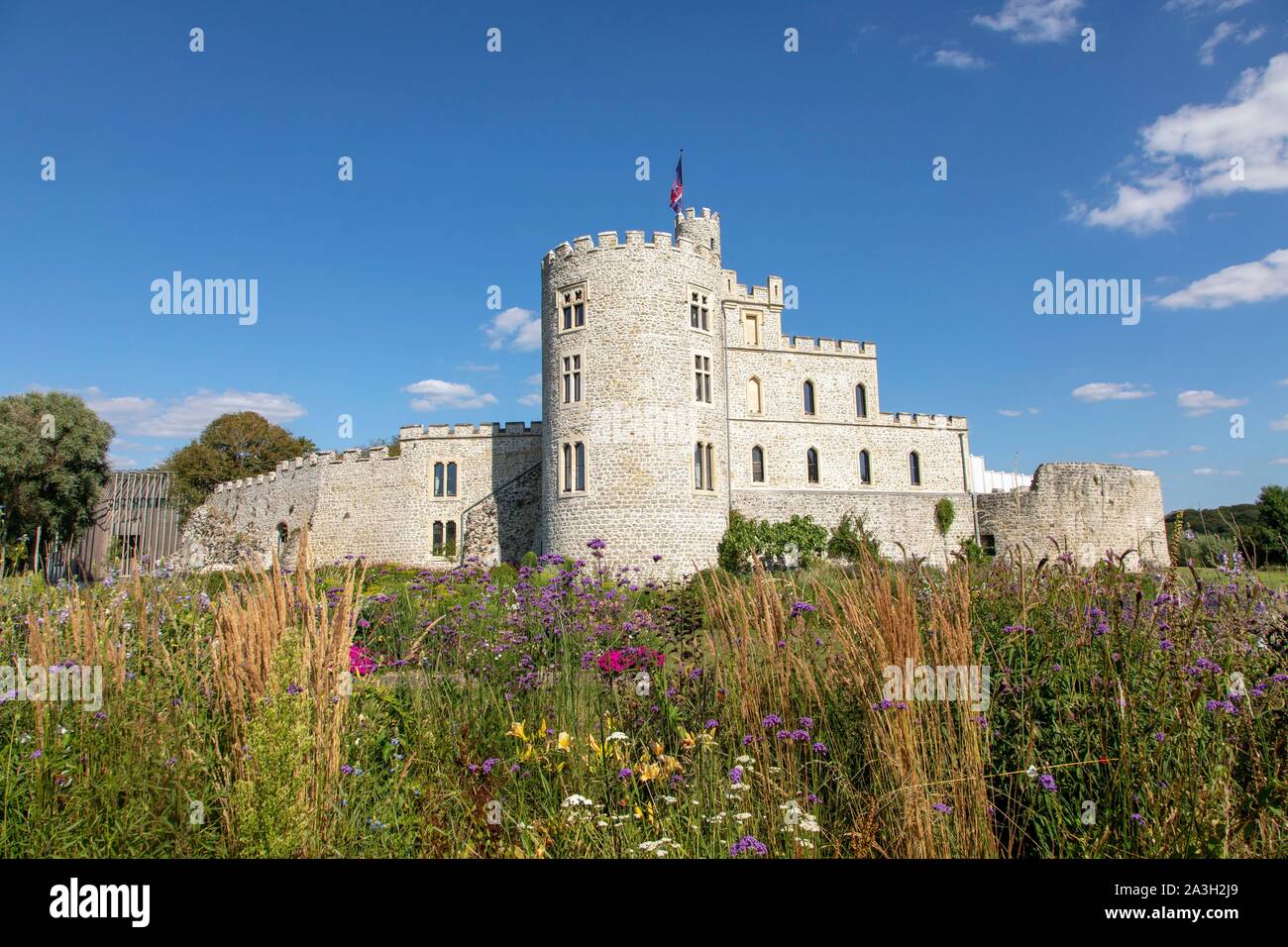 Tudor architecture castle hi-res stock photography and images - Alamy