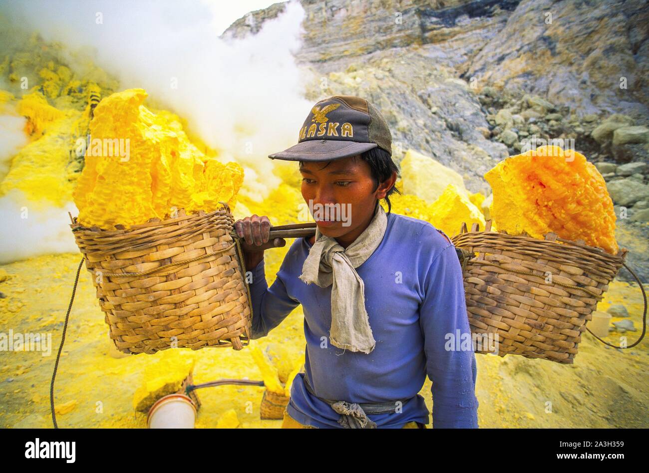 Indonesia, Java, Harvesting and carrying sulfur in the crater of Kawah ...