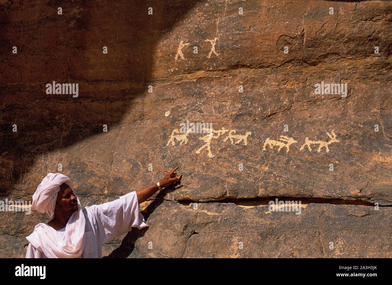 Chad, Tibesti, Sahara, Rock carvings in the Tibesti massif Stock Photo ...