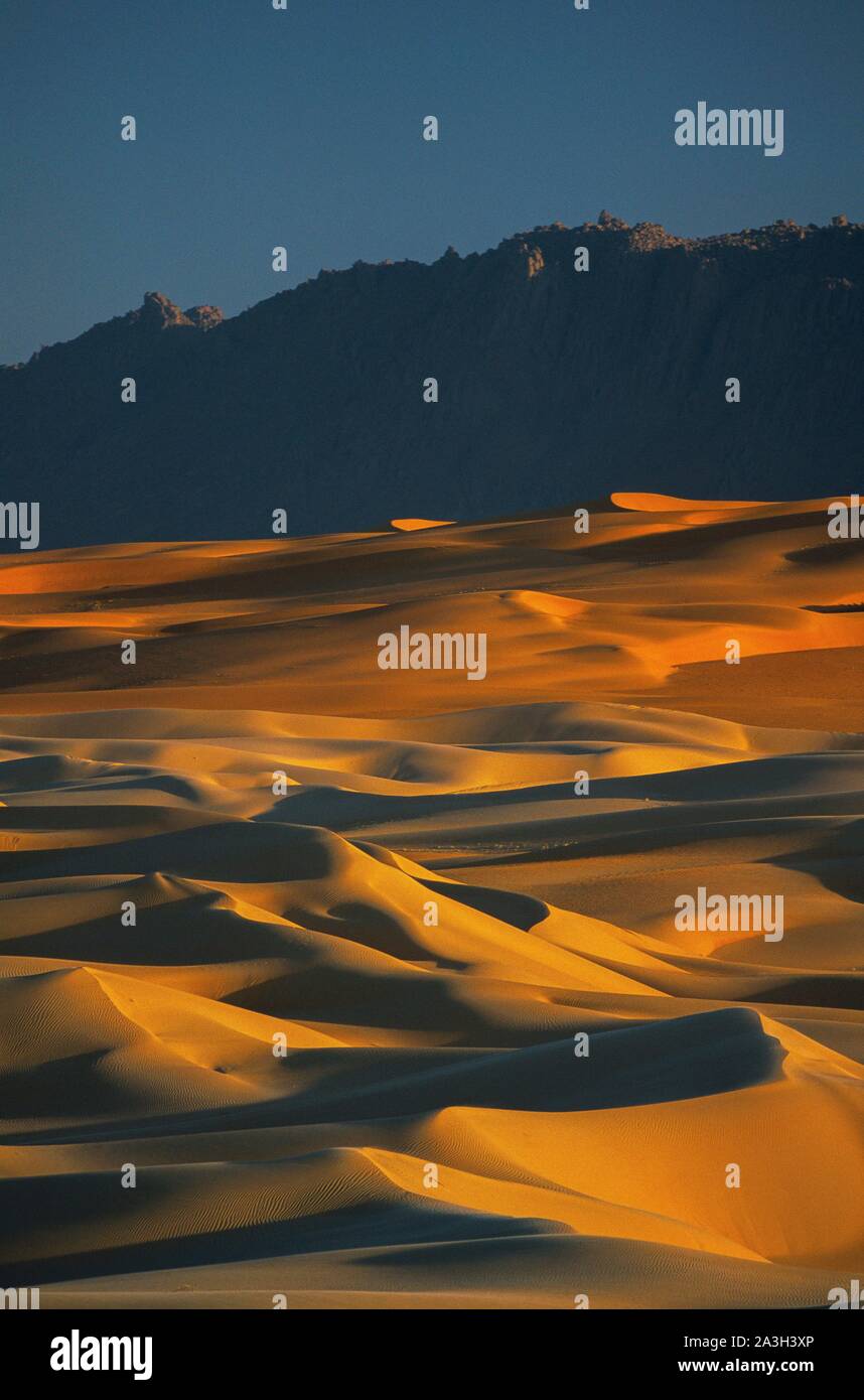 Niger, T?n?r?, Massif dunes of the desert of Tenere Stock Photo - Alamy
