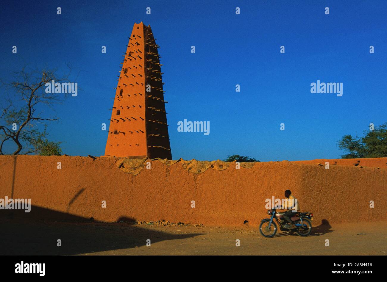 Niger, T?n?r?, Mosque of Agadez Stock Photo - Alamy