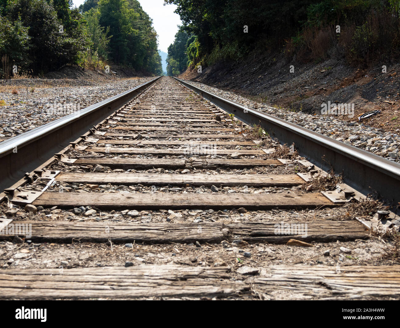 Empty railroad tracks hi-res stock photography and images - Alamy
