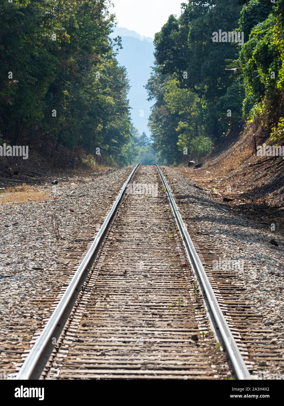 Straight train track hi-res stock photography and images - Alamy