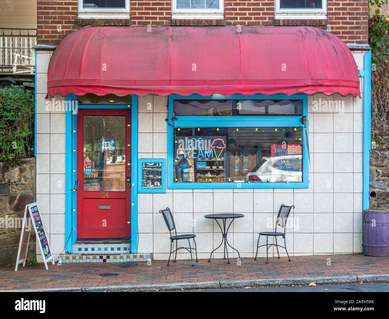 Ice cream shop in town of Black Mountain in the Blue Ridge Mountains of ...