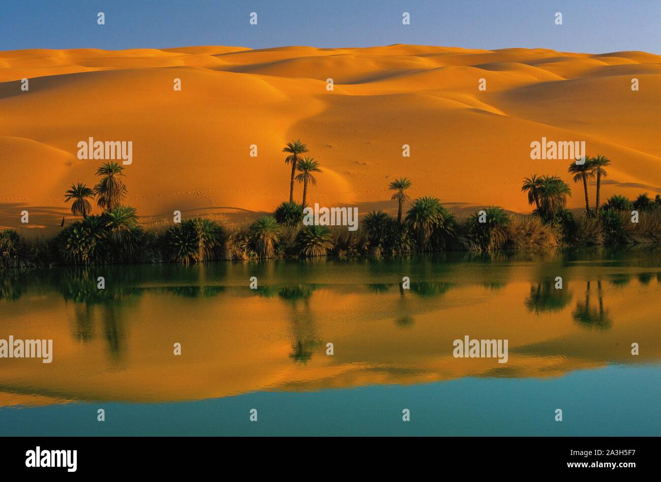 Libya, Sahara, Lake Um al Ma, Erg Oubari Stock Photo - Alamy