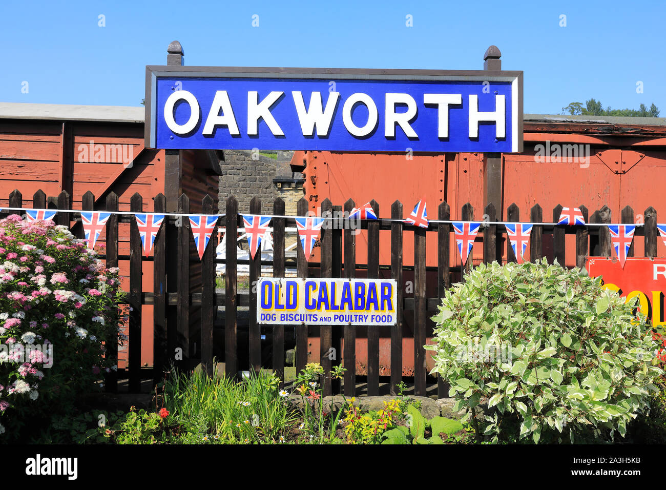 Oakworth station on the Keighley & Worth Valley railway heritage line ...