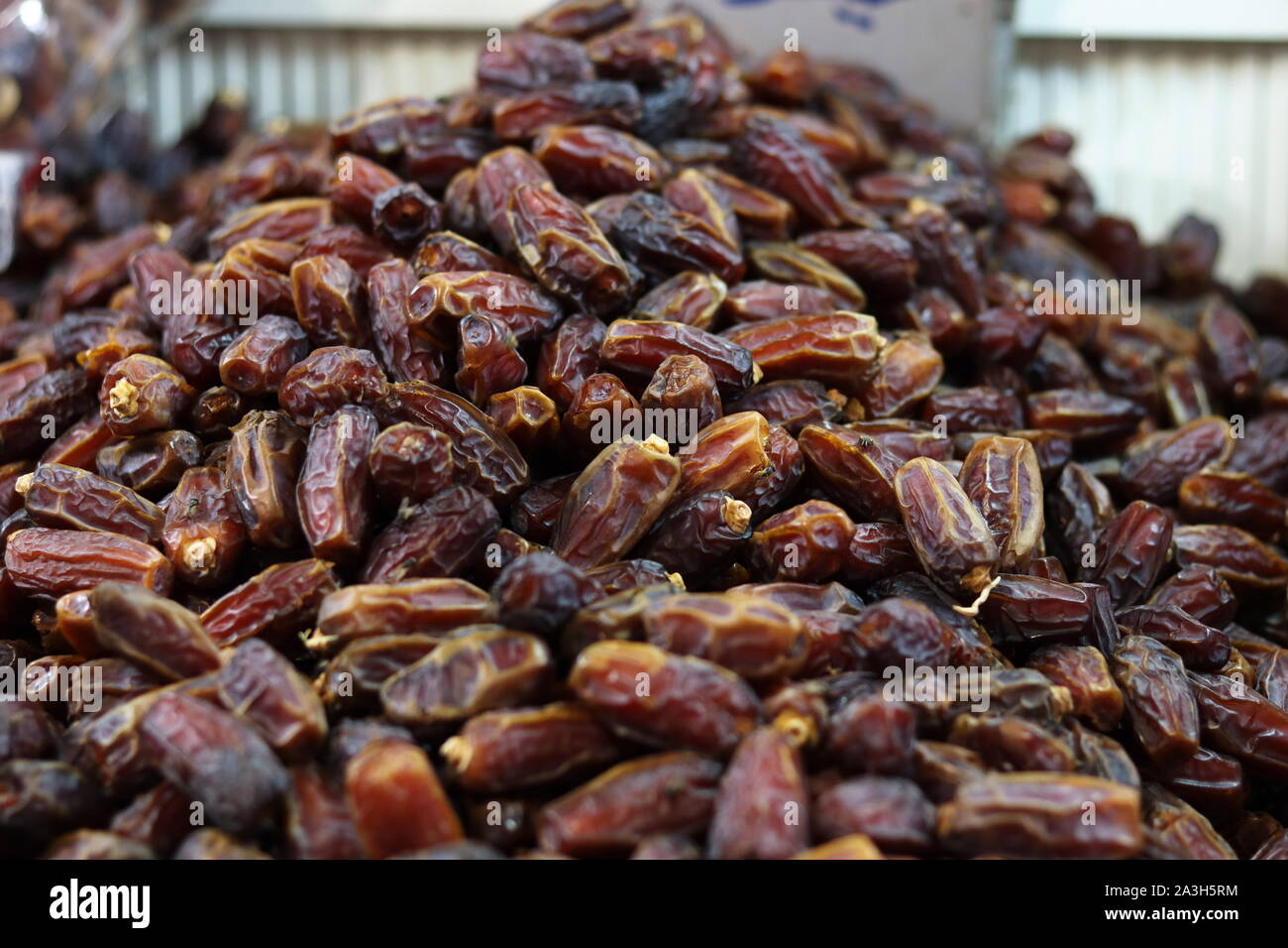 Pile of dried dates on display in market Stock Photo - Alamy