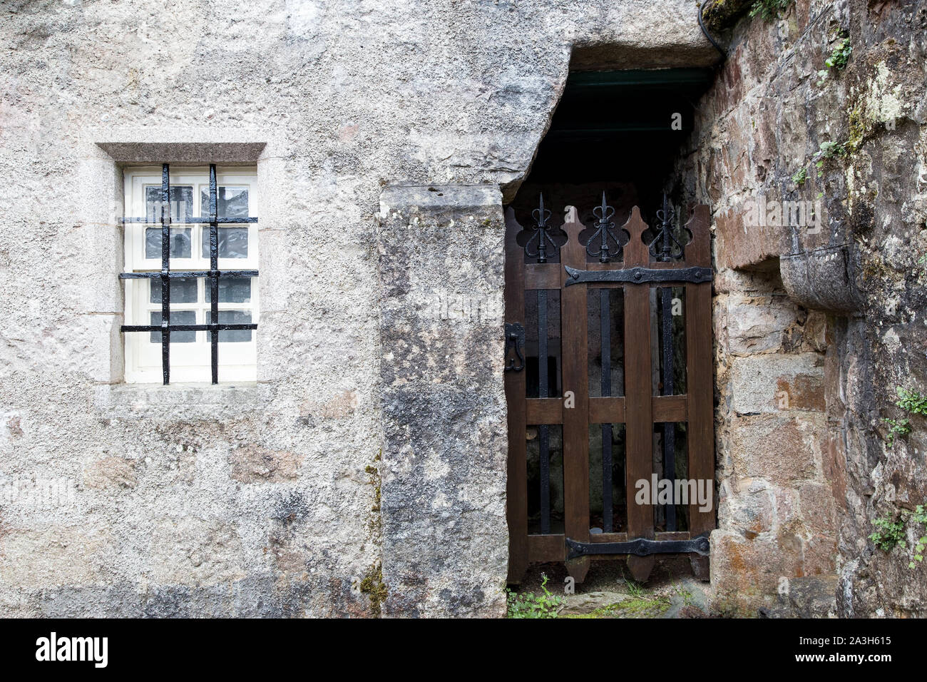 Old side gate and window in a Scottish castle Stock Photo - Alamy