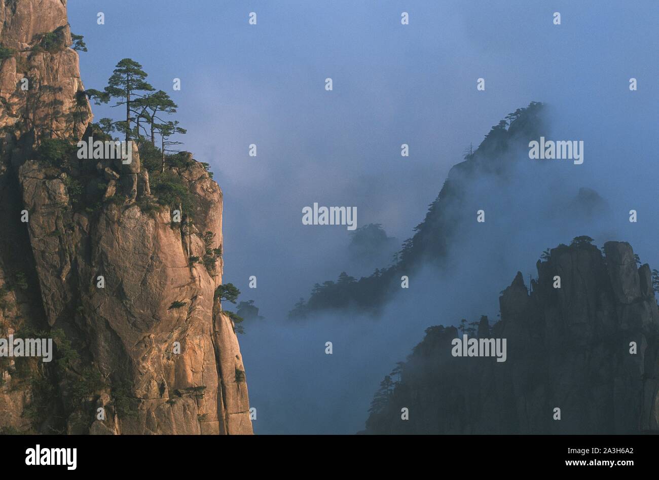 China landscape painting hi-res stock photography and images - Alamy