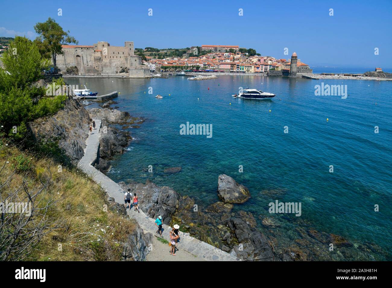 Collioure beach hi-res stock photography and images - Alamy