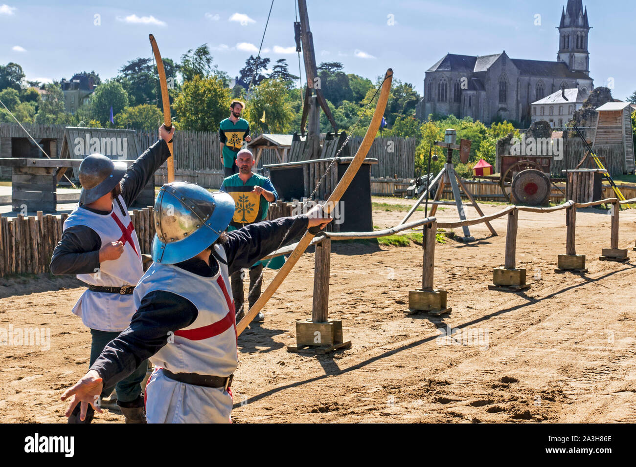 Medieval archers hi-res stock photography and images - Alamy