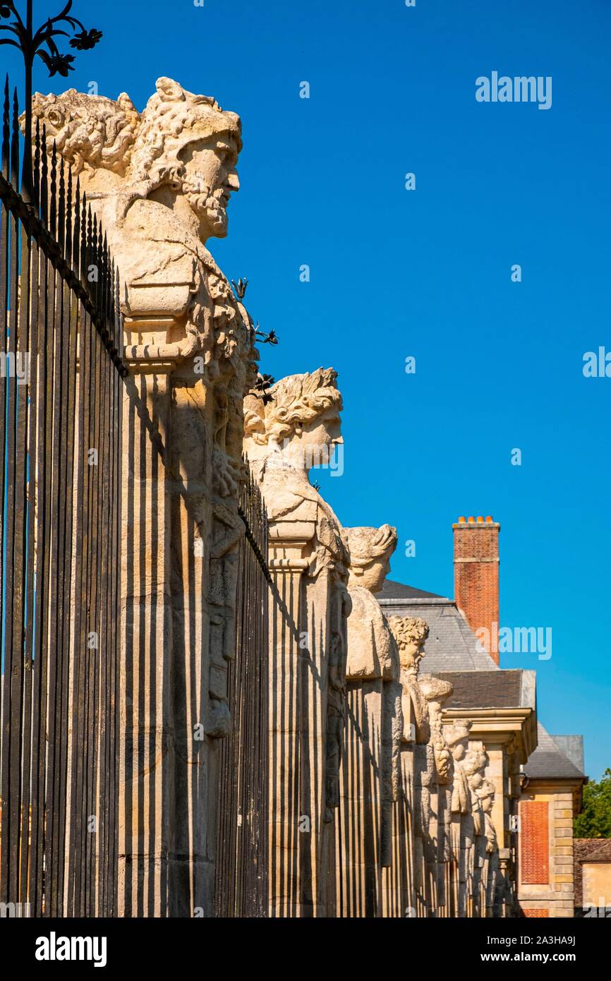 Bust of hercules hi-res stock photography and images - Alamy