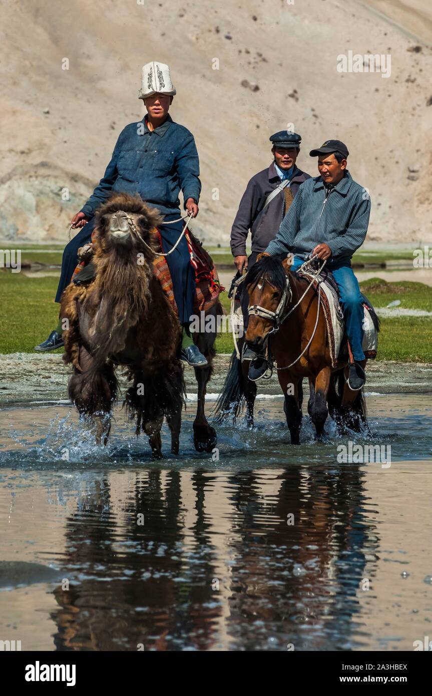 China, Xinjiang autonomous region, Pamir highlands, pastures and semi ...
