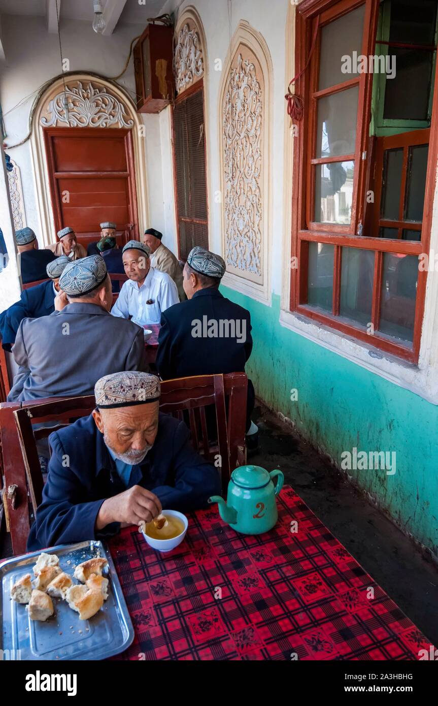 China, Xinjiang autonomous region, Kashgar, typical breakfast of bread ...