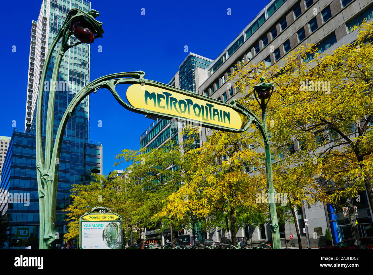 Victoria metro station hi-res stock photography and images - Alamy