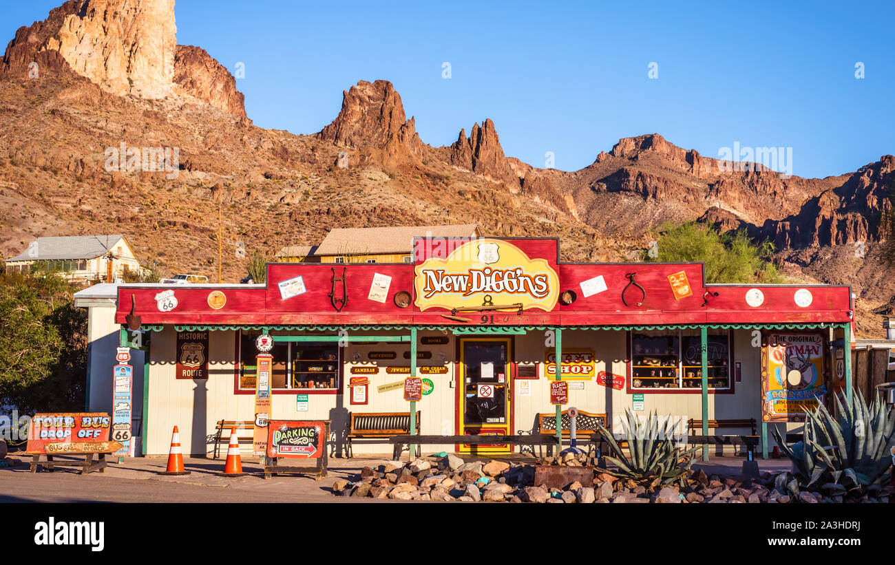 A souvenir shop at Oatman, Arizona with the Black Mountains in the ...