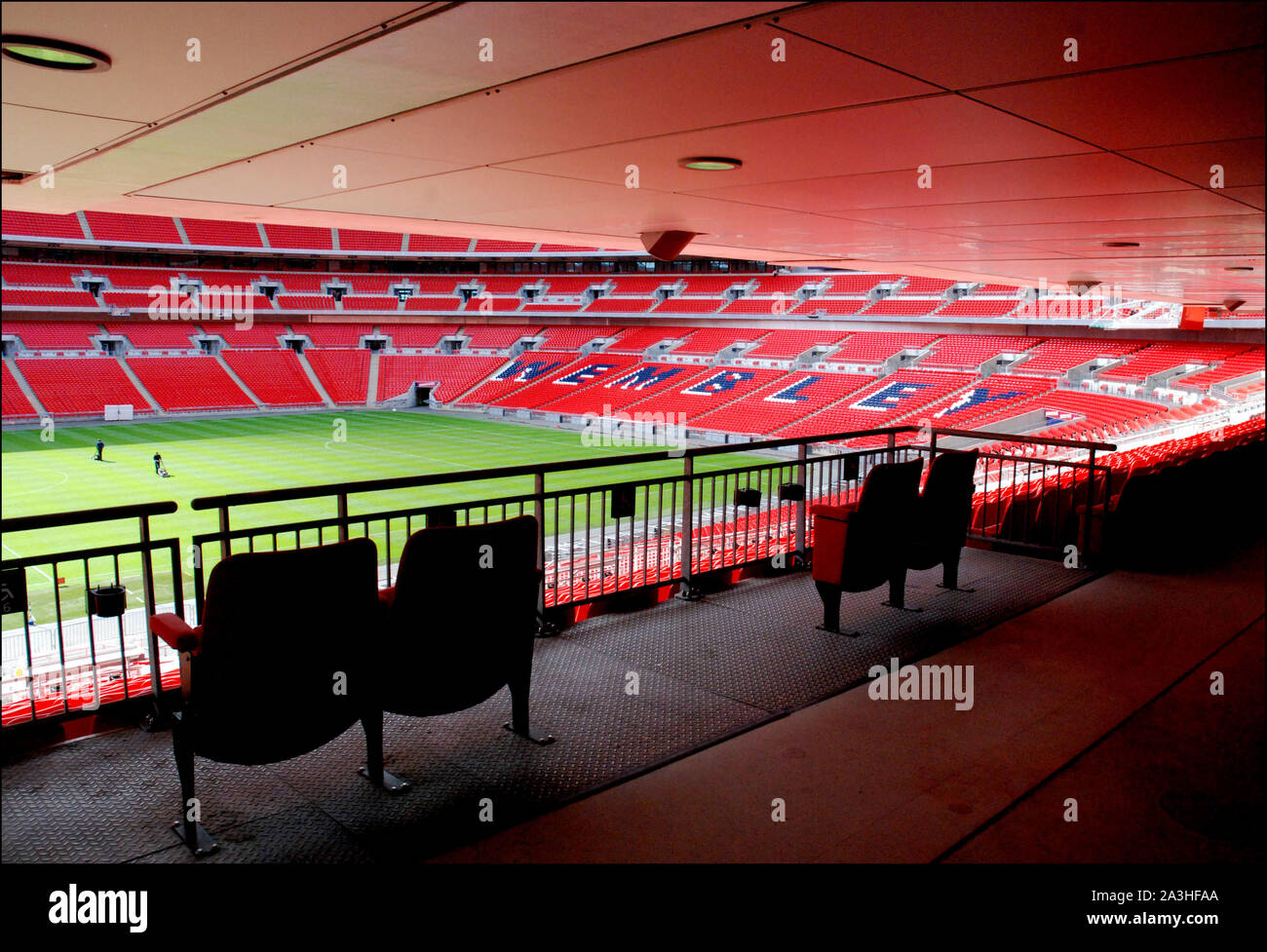 Wembley stadium interior hi-res stock photography and images - Alamy