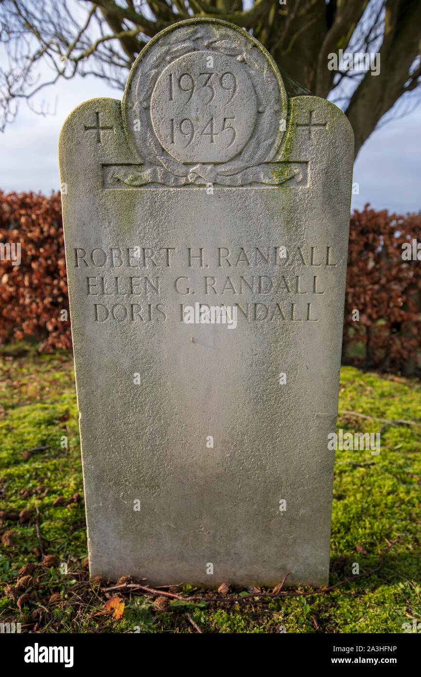 The 1939-1945 Bath Air Raid Grave of Robert Henry, Ellen Gwendoline and Doris Isabel Randall at ...