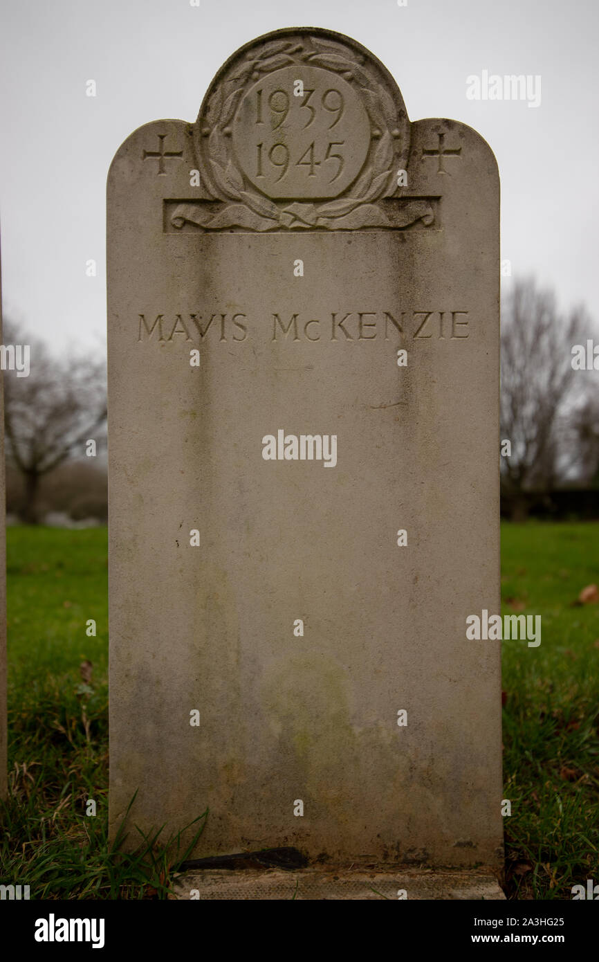 The 1939-1945 Bath Air Raid Grave of Mavis McKenzie at Haycombe Cemetery, Bath, England Stock ...