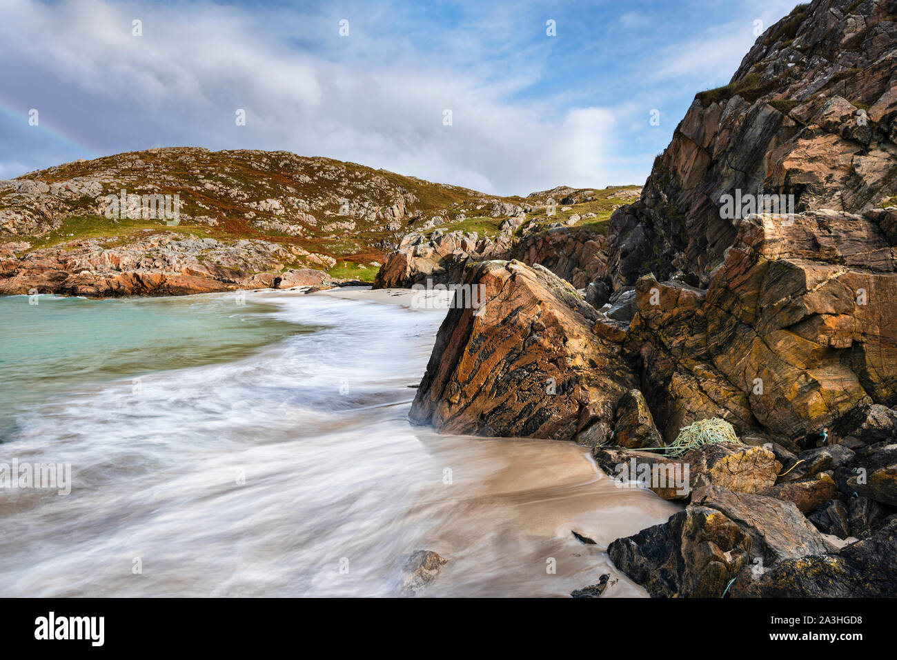 Remote beach on the shore of Achmelvich Bay in Assynt, Sutherland in ...