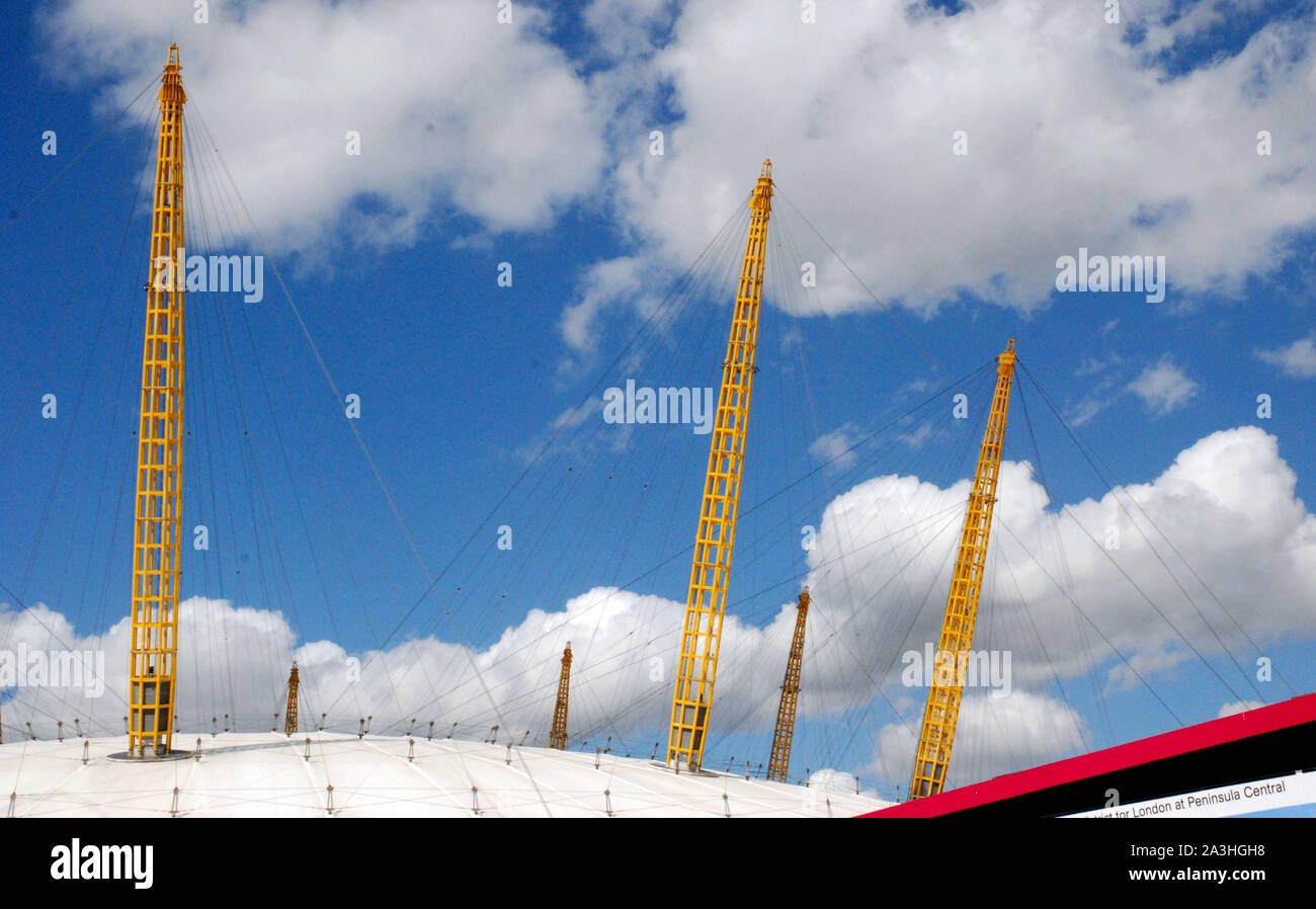 London docklands o2 centre hi-res stock photography and images - Alamy