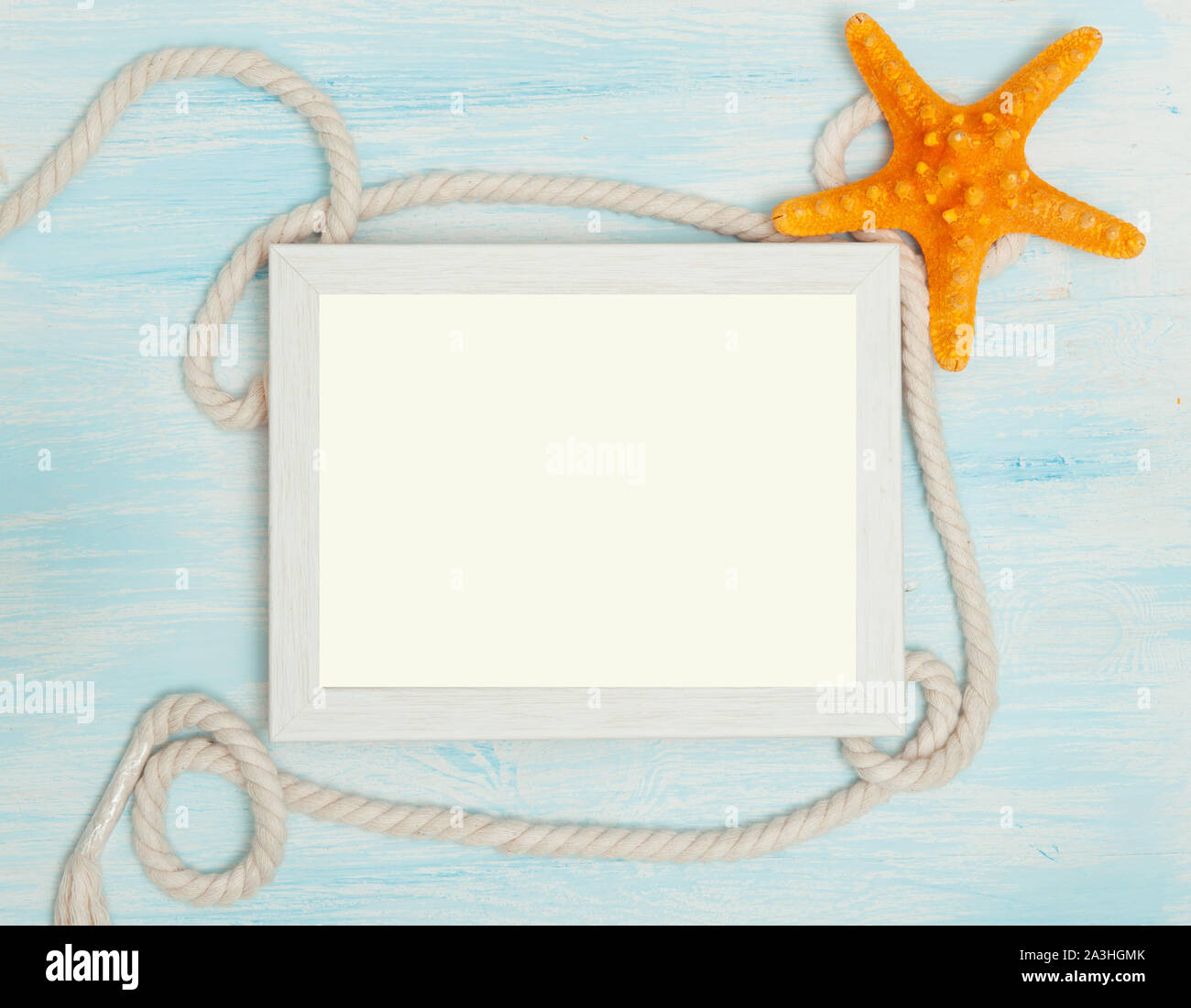 Sea background with blue wood, rope, starfish shells Stock Photo - Alamy