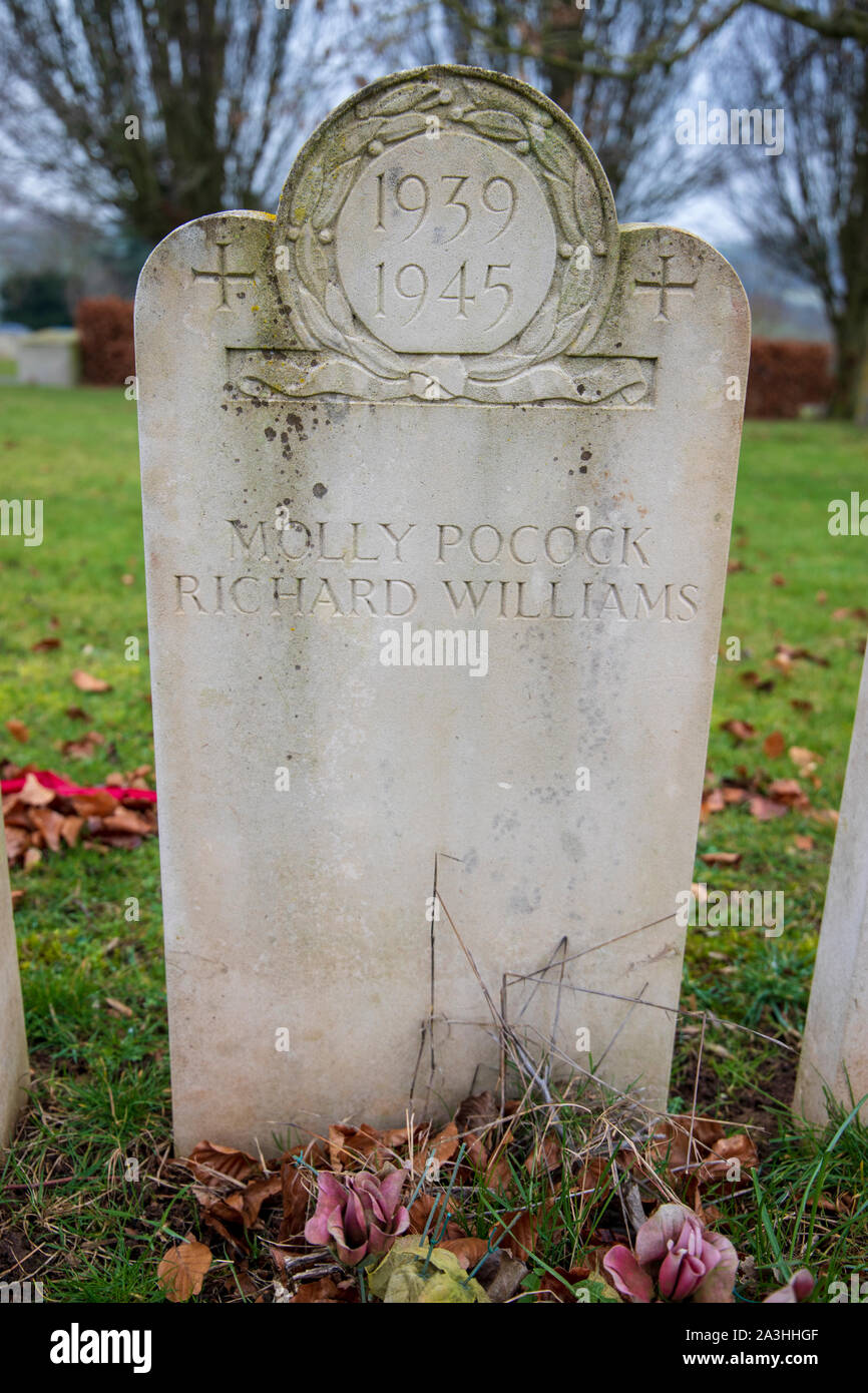 The 1939-1945 Bath Air Raid Grave of Molly Pocock and Richard Williams ...