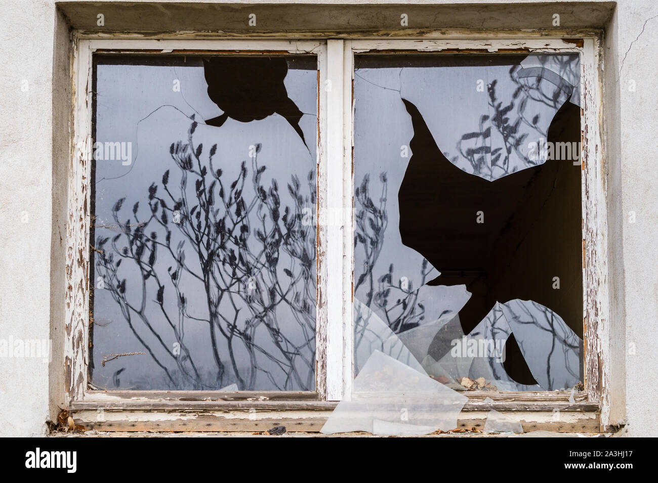 Burglary with broken window pane Stock Photo - Alamy