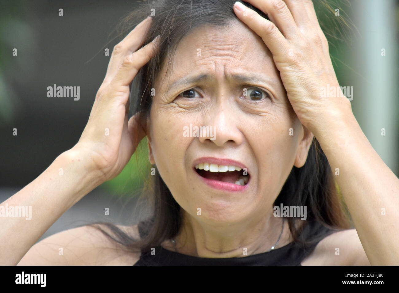 Confused elderly woman hi-res stock photography and images - Alamy