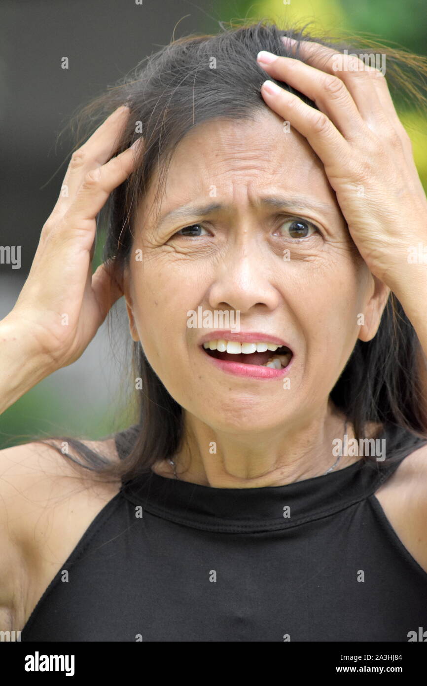 Confused elderly woman hi-res stock photography and images - Alamy