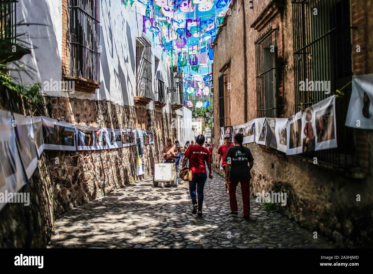 Callejon de beso alley kiss hi-res stock photography and images - Alamy