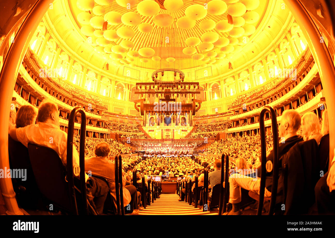 Stephen Barlow conducts the Bournemouth Symphony Orchestra and Chorus ...