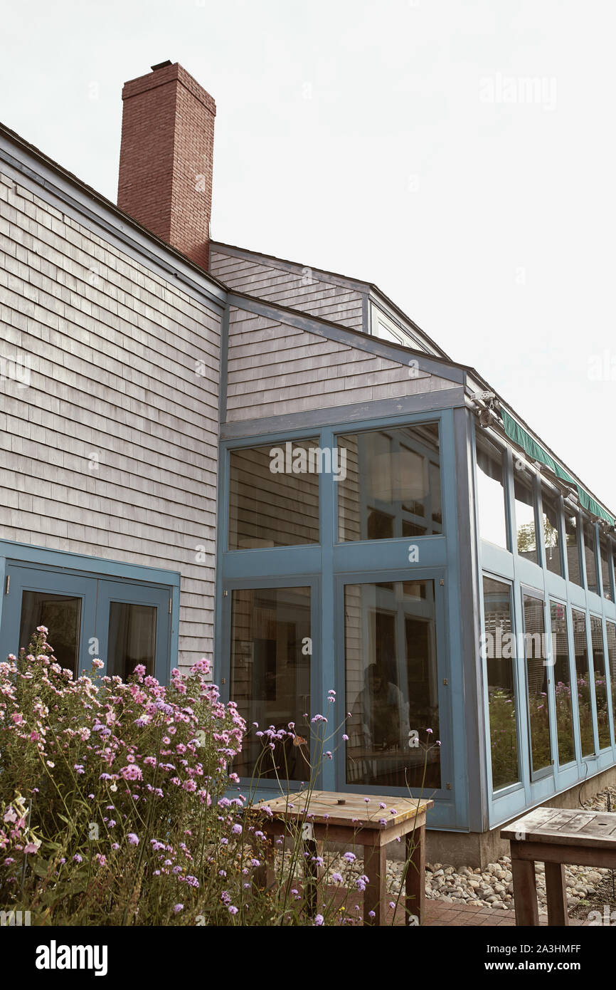 Jordan pond house hi-res stock photography and images - Alamy