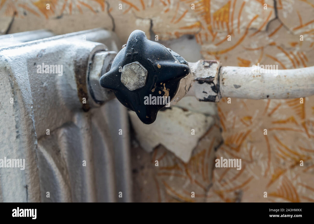 Old heating valve hi-res stock photography and images - Alamy