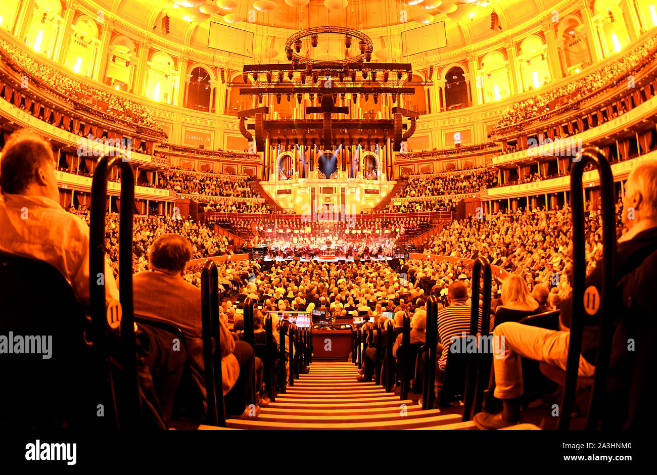 Stephen Barlow conducts the Bournemouth Symphony Orchestra and Chorus ...