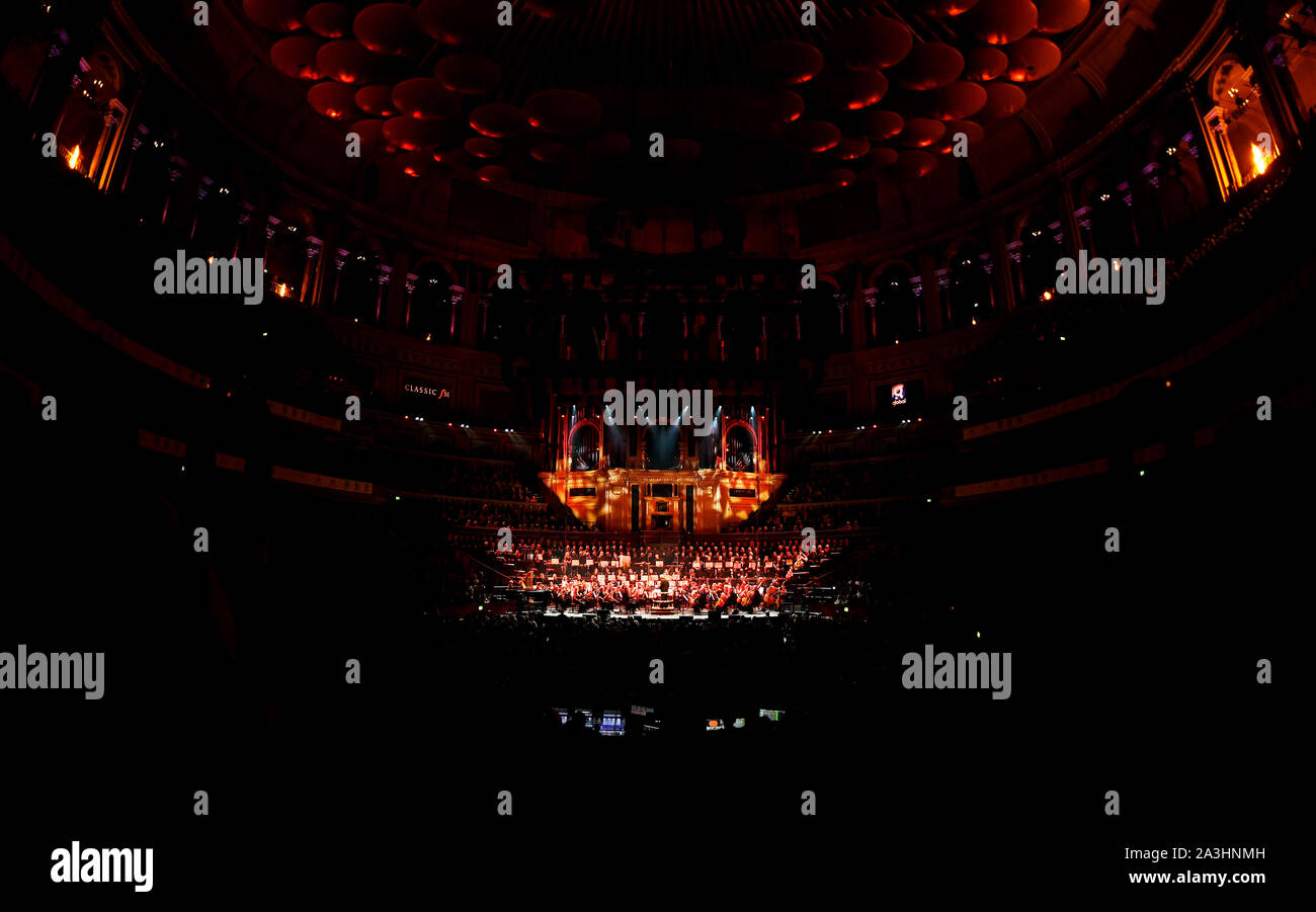 Stephen Barlow conducts the Bournemouth Symphony Orchestra and Chorus ...