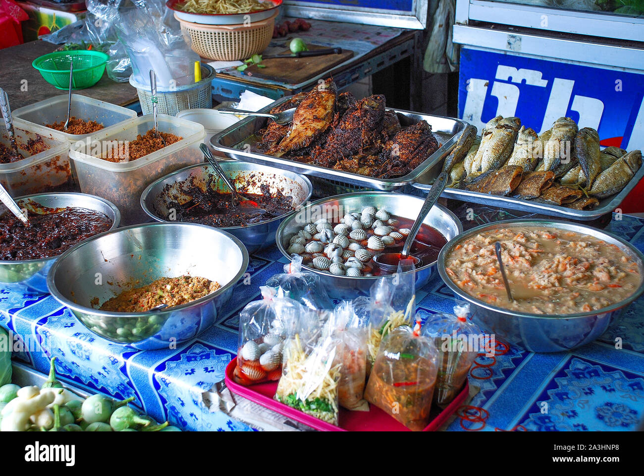 Chinese and thai food stall hi-res stock photography and images - Alamy