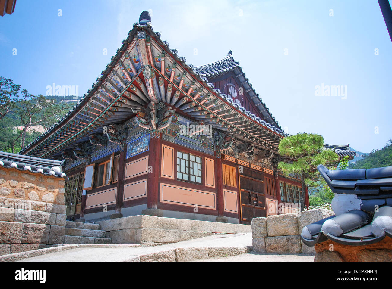 Traditional korean structure hi-res stock photography and images - Alamy