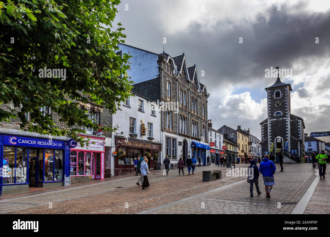 keswick town centre, lake district national park, cumbria, england, uk ...