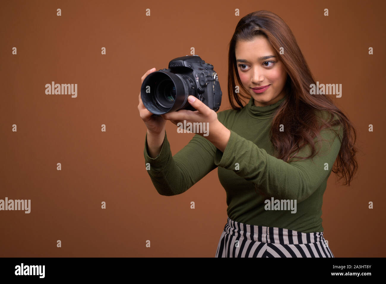 Indian photographing camera girl hi-res stock photography and images ...