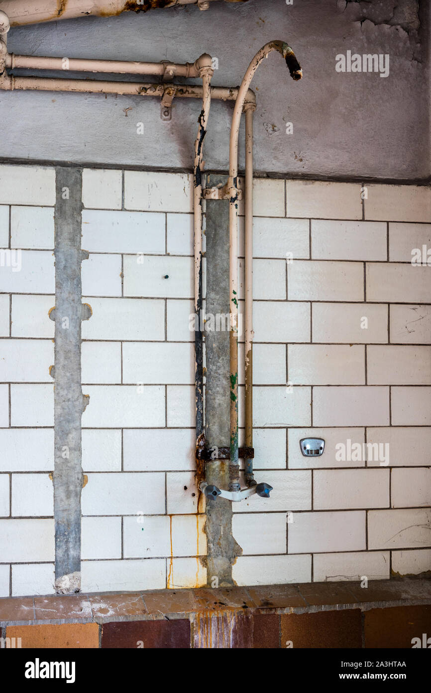 Refurbishment bath hi-res stock photography and images - Alamy