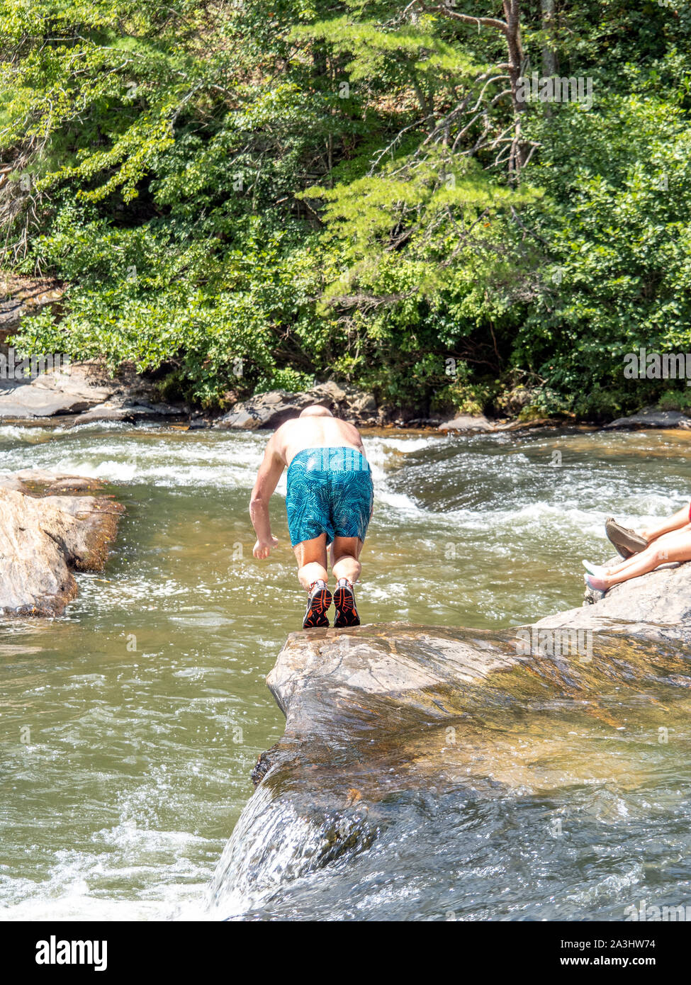 Man diving off boat hi-res stock photography and images - Alamy