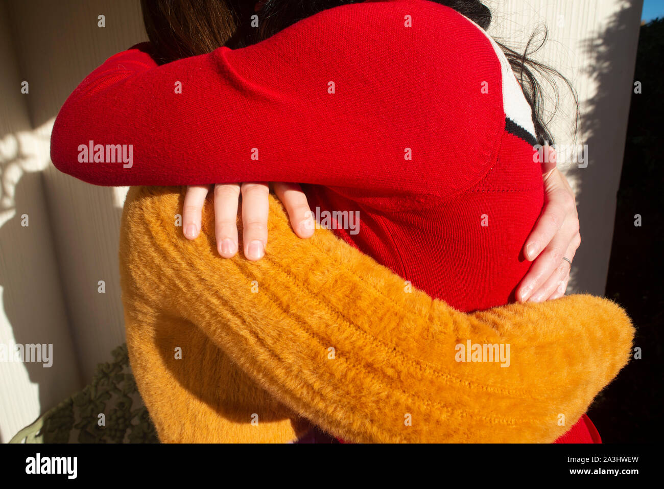 Two people hugging hi-res stock photography and images - Alamy