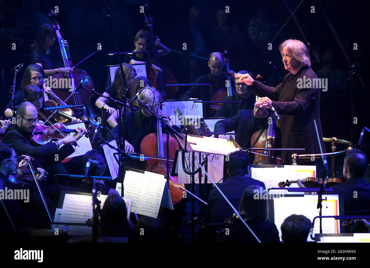 Stephen Barlow conducts the Bournemouth Symphony Orchestra and Chorus ...