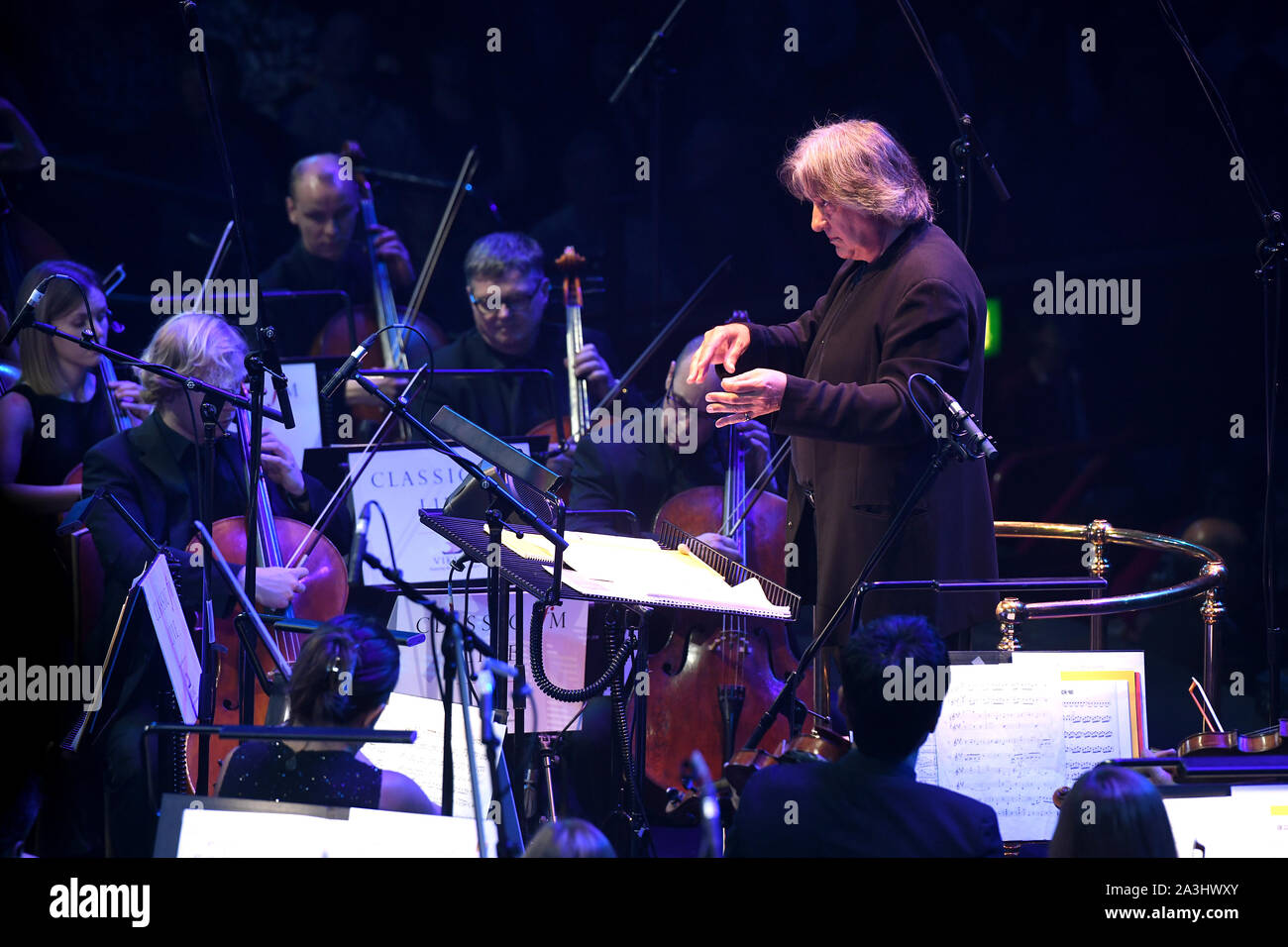Stephen Barlow conducts the Bournemouth Symphony Orchestra and Chorus ...