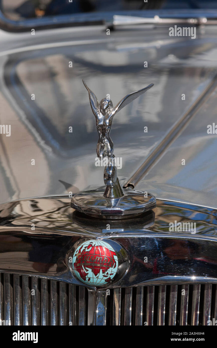 3 X Triumph classic grill badge emblems stag-tr6-dolomite-spitfire-tr2 ...