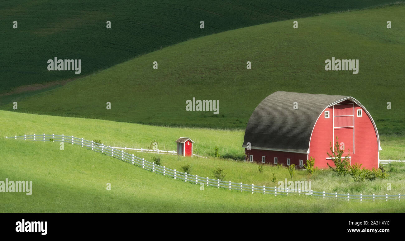 Palouse Red Barn Stock Photo - Alamy